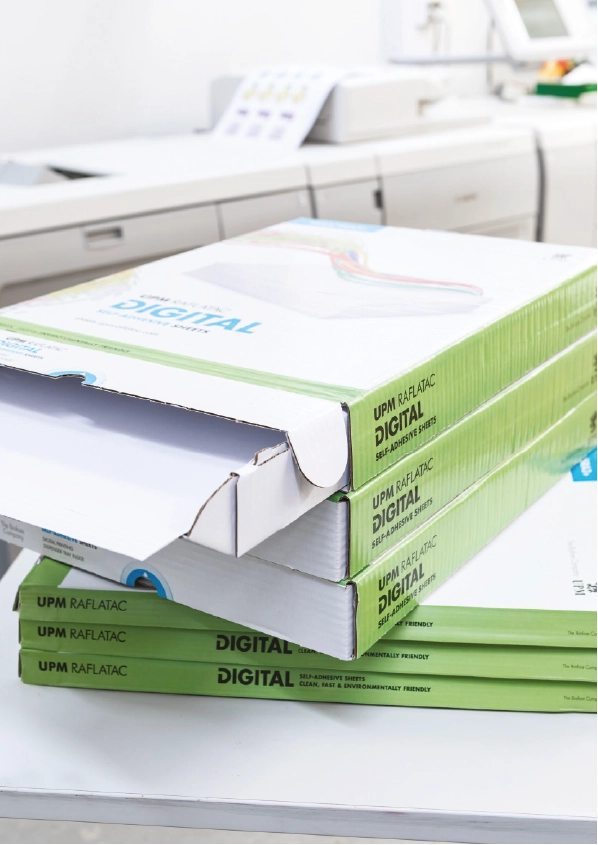 DIGITALNI TISAK MALOG FORMATA (MATERIJALI): Samoljepljive folije